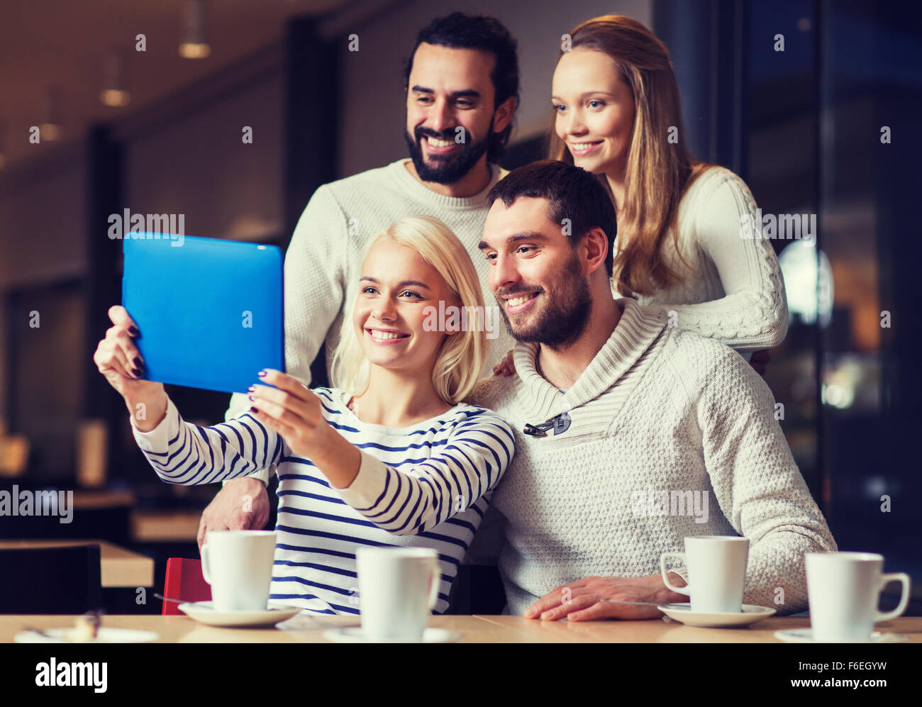 Hot women group selfie hi-res stock photography and images - Alamy