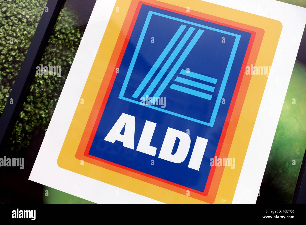 Aldi supermarket logo sign hi-res stock photography and images - Alamy