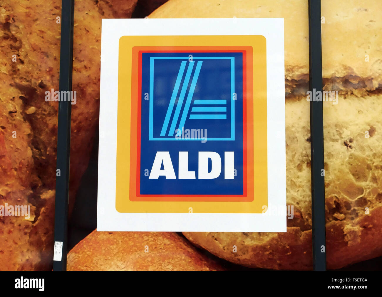 Aldi supermarket logo sign hi-res stock photography and images - Alamy