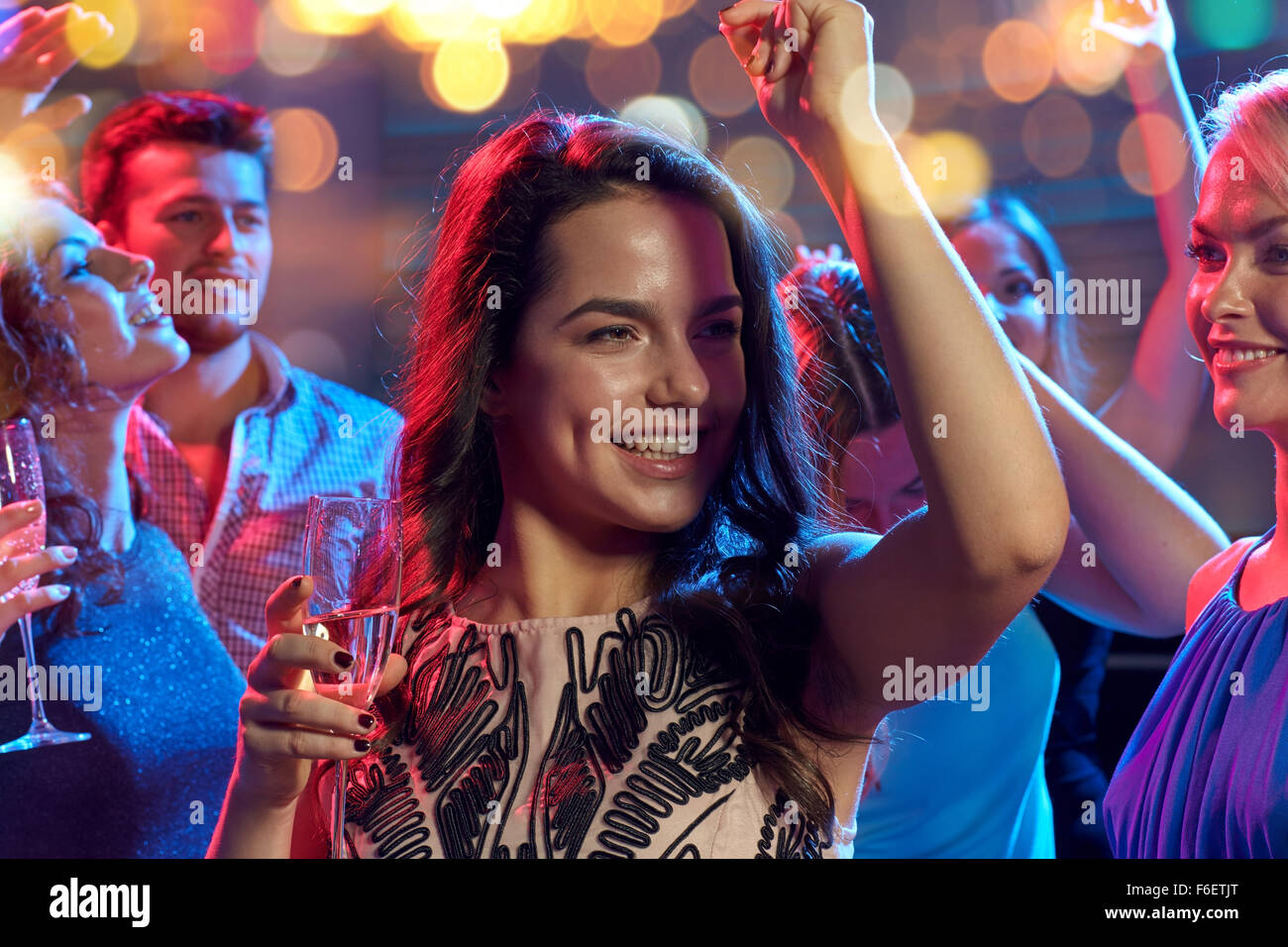 Girls dancing nightclub hi-res stock photography and images - Alamy