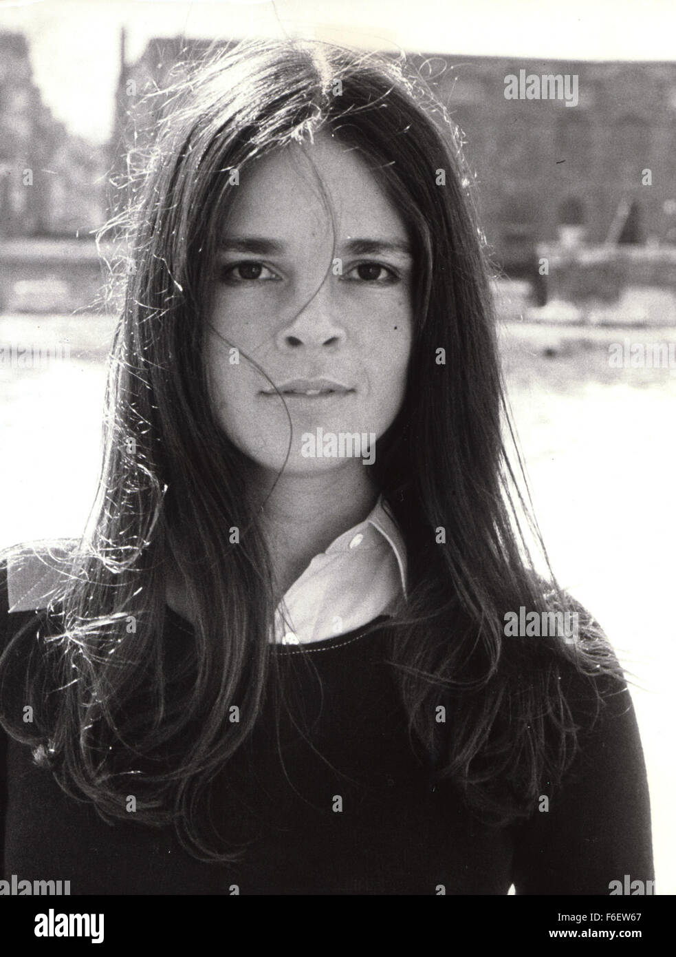 Love story 1970 ali macgraw hi-res stock photography and images - Alamy