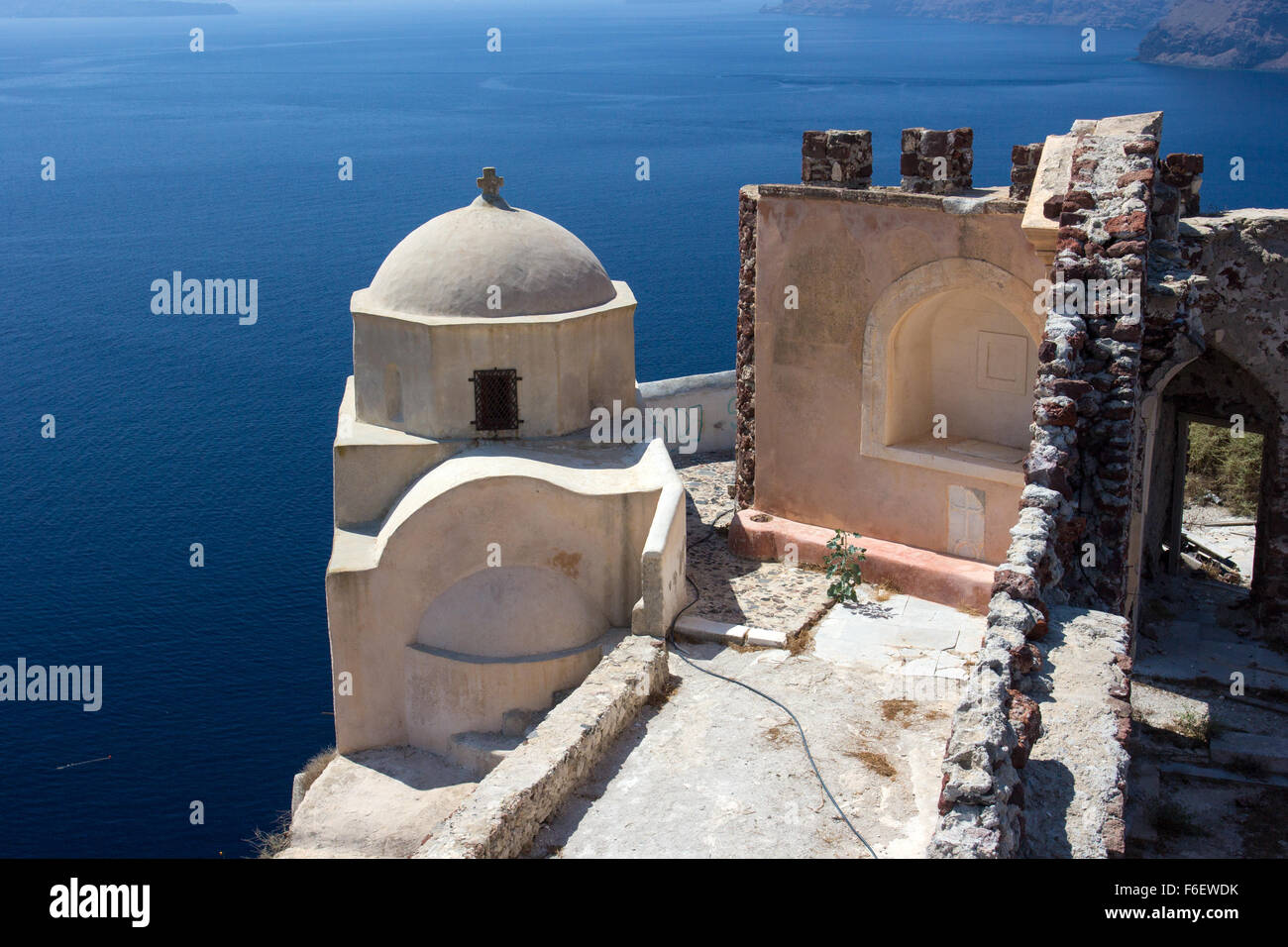 Old building by sea hi-res stock photography and images - Alamy