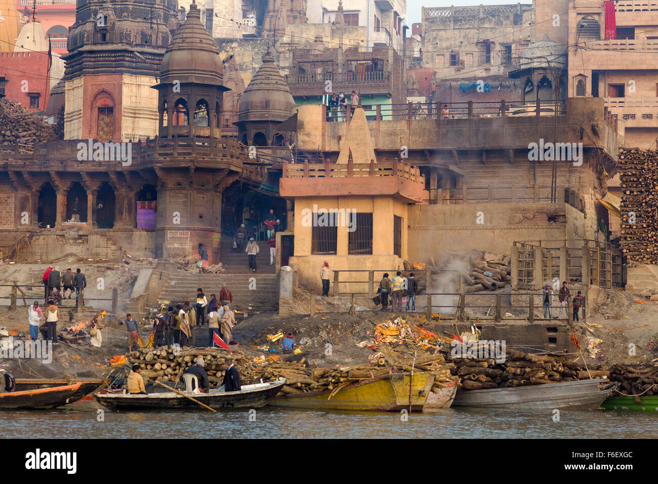 Hinduistic ritual cremation on a fire place at the Manikarnika Ghat of ...