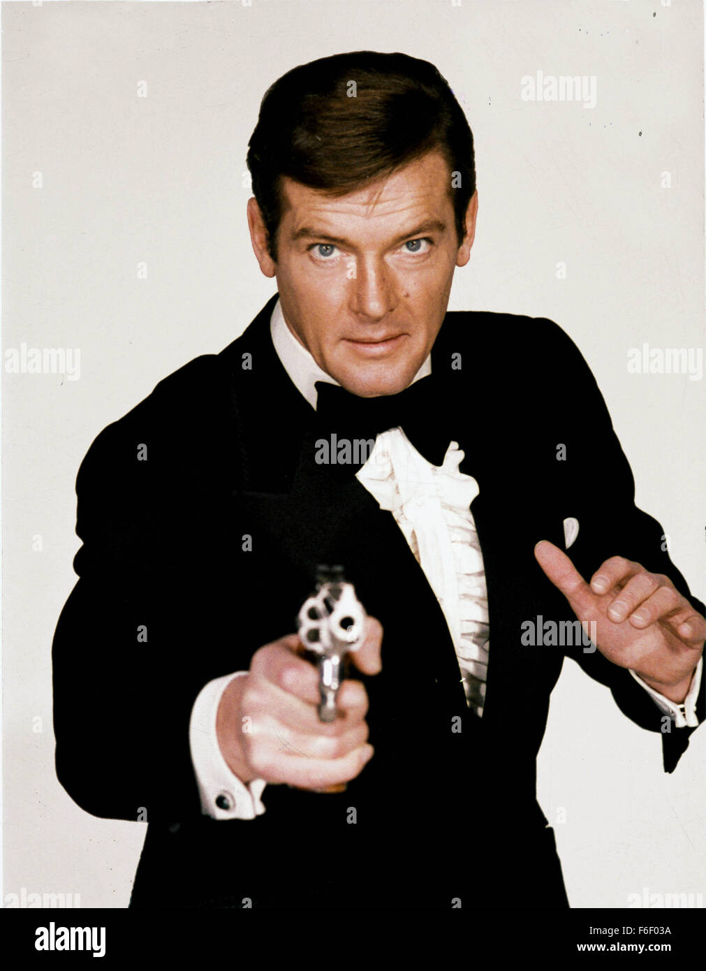 James bond hi-res stock photography and images - Alamy