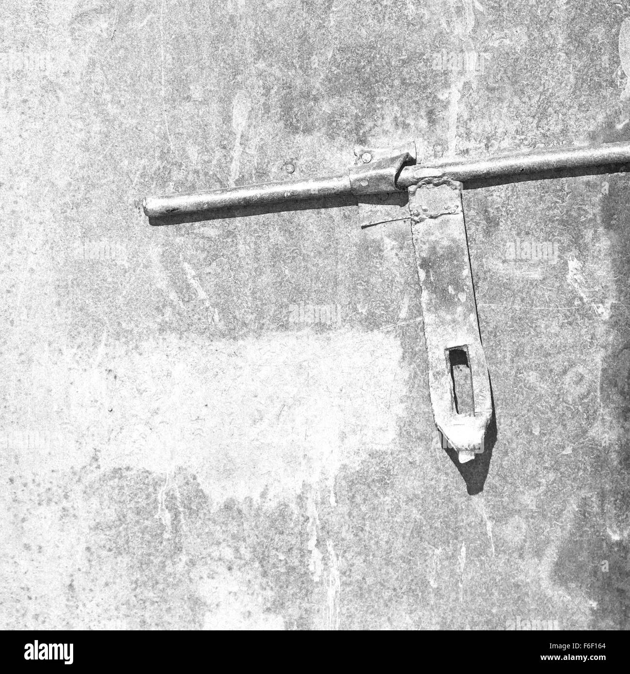 Gold door knocker Black and White Stock Photos & Images - Alamy