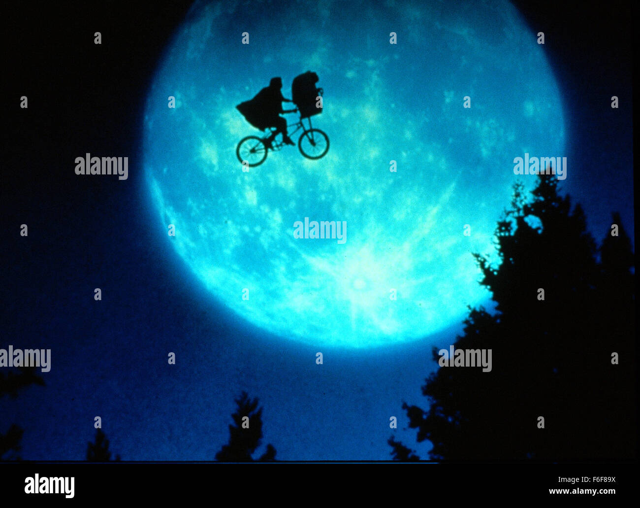 Film Title: E.T. THE EXTRA-TERRESTRIAL. DIRECTOR: Steven Spielberg ...