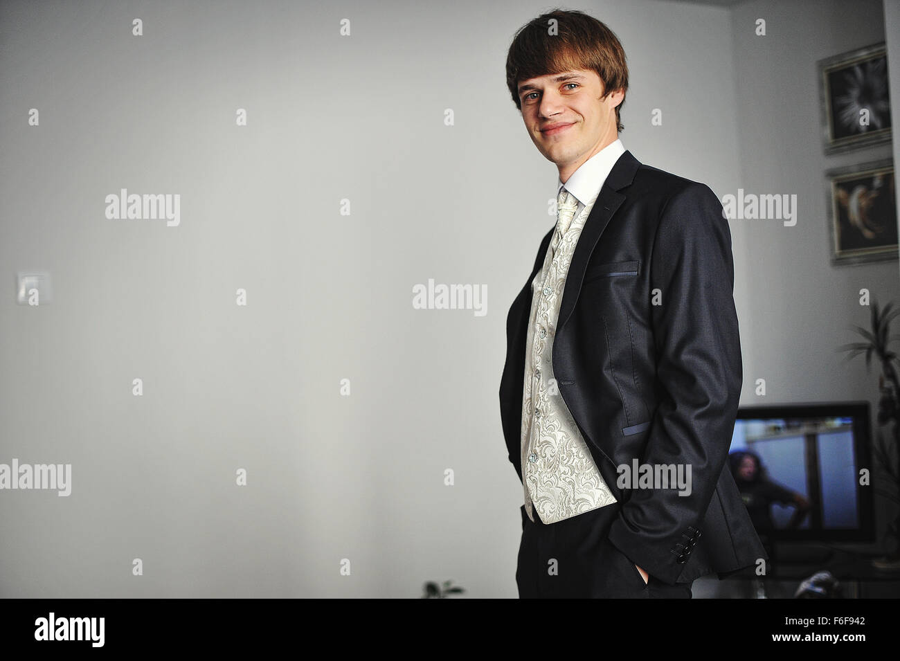 Handsome waiter looking away hi-res stock photography and images - Alamy