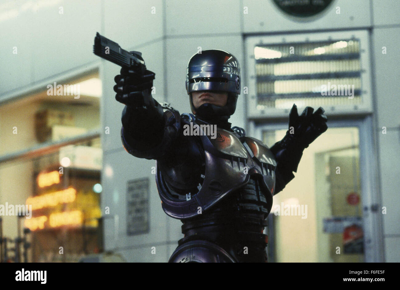 Nancy allen 1987 hi-res stock photography and images - Alamy