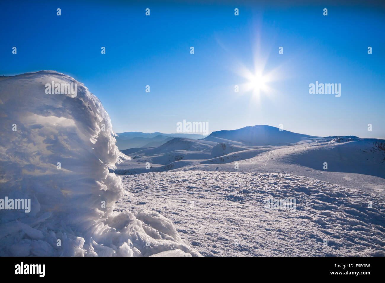 Snow relaxing sun hi-res stock photography and images - Alamy