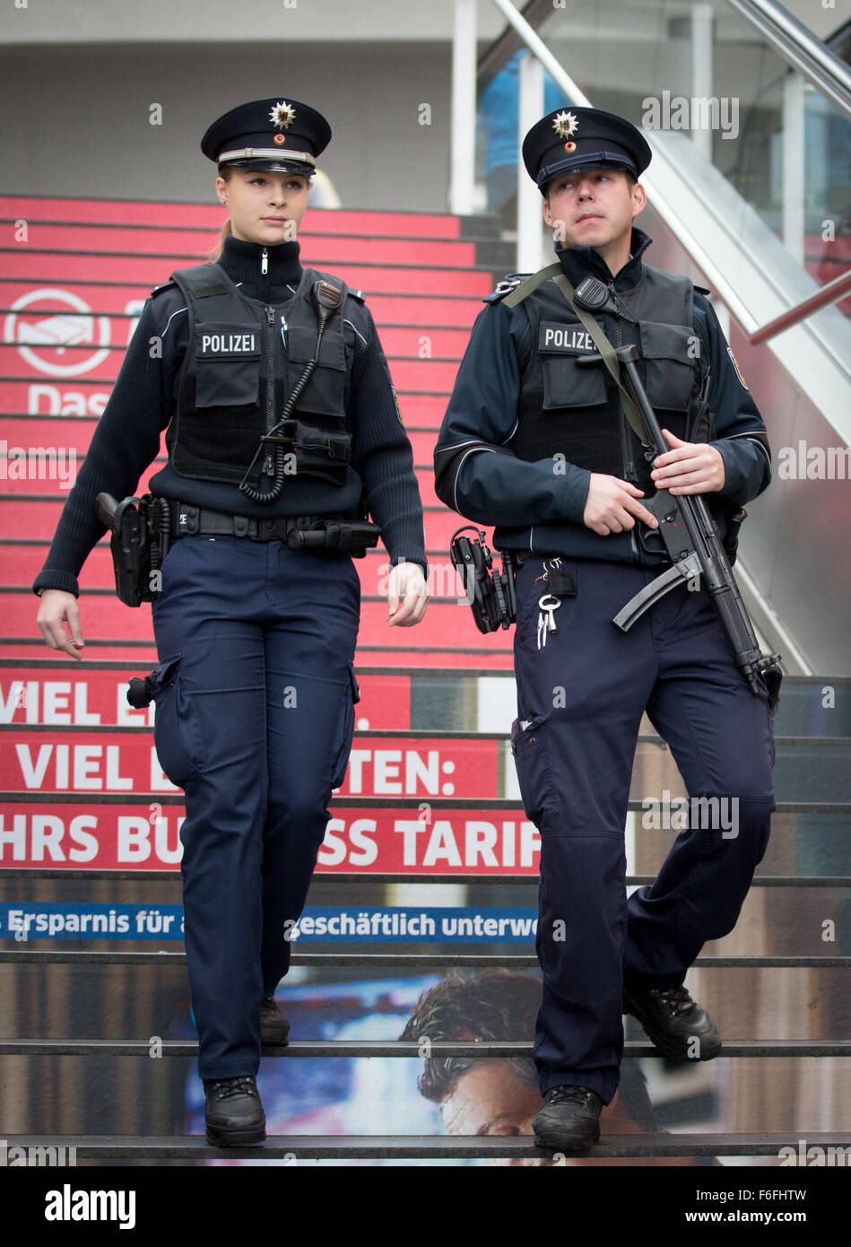 Berlin, Germany. 17th Nov, 2015. Armed officers of the German federal ...