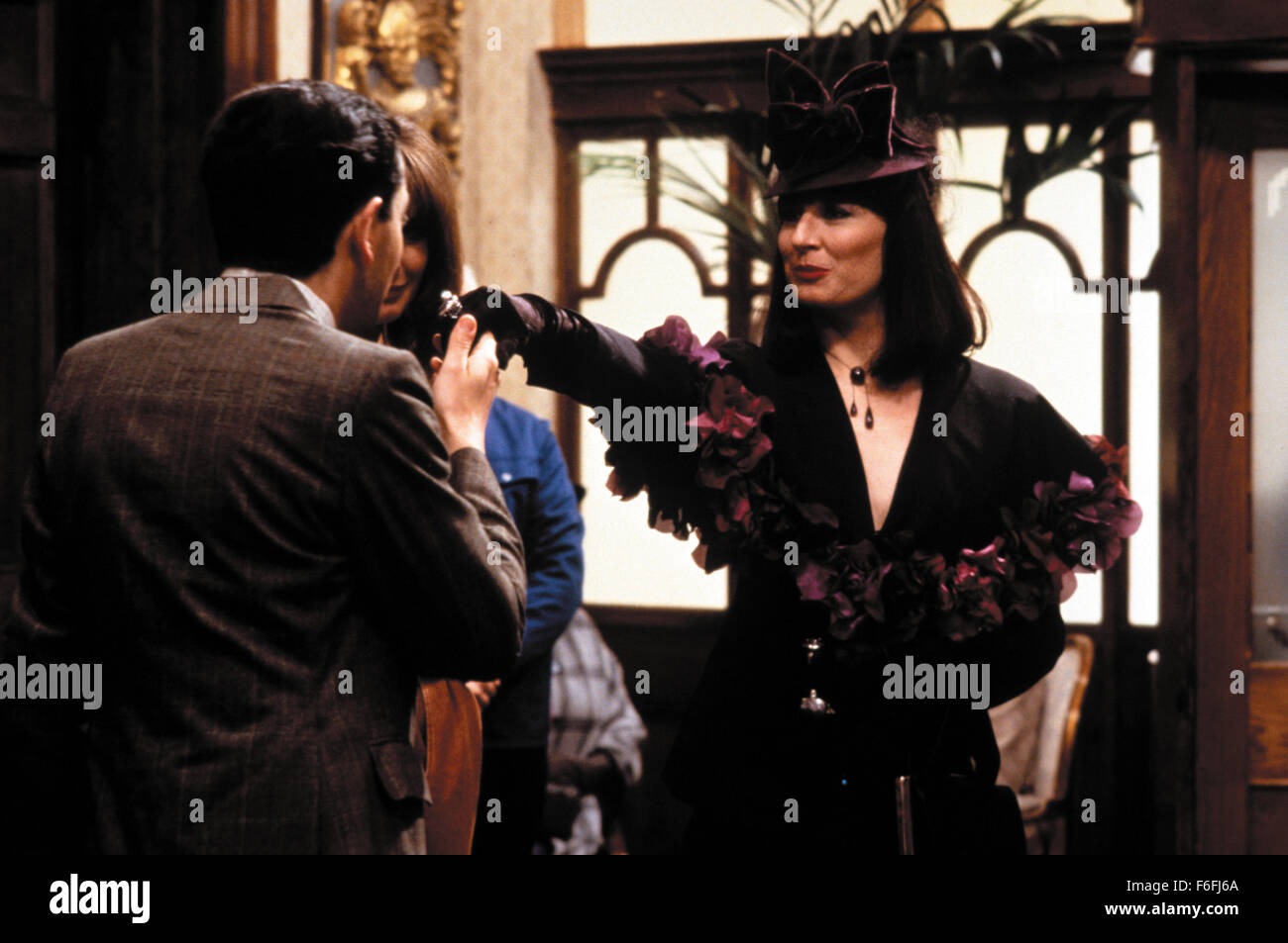 Anjelica huston witches 1990 hi-res stock photography and images - Alamy