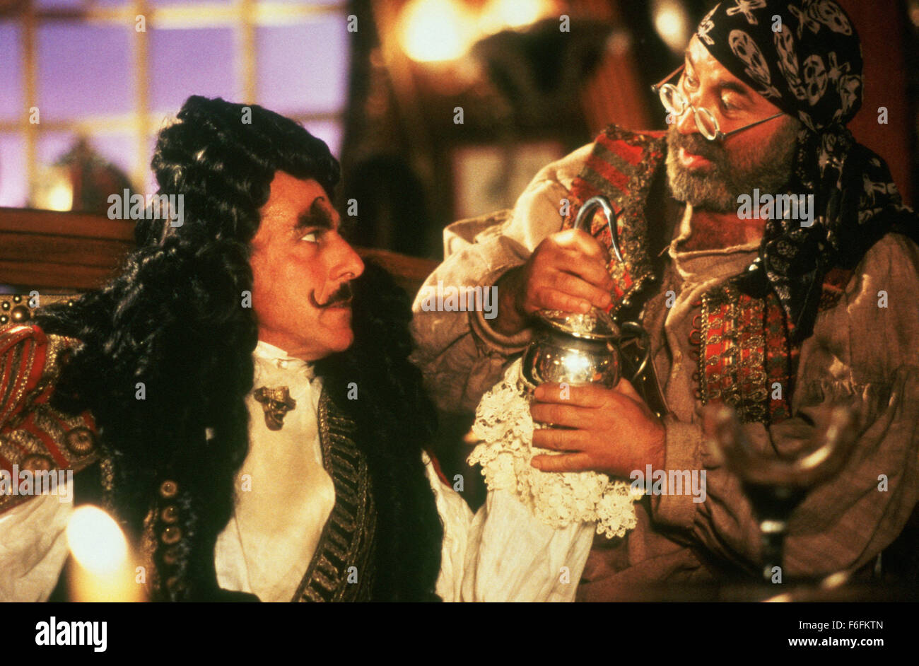 Hook 1991 bob hoskins hi-res stock photography and images - Alamy