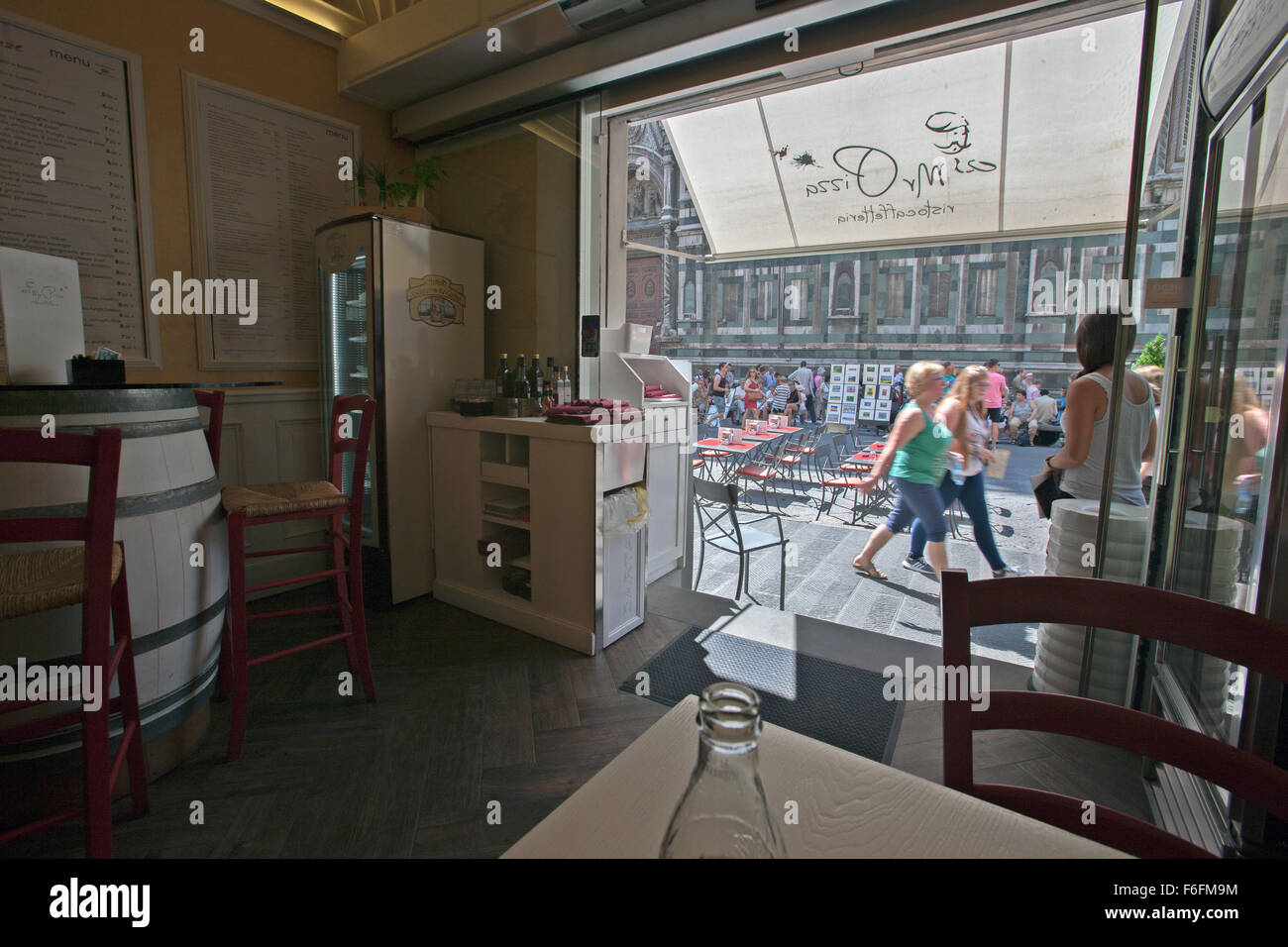 Duomo through cafe florence italy hi-res stock photography and images ...
