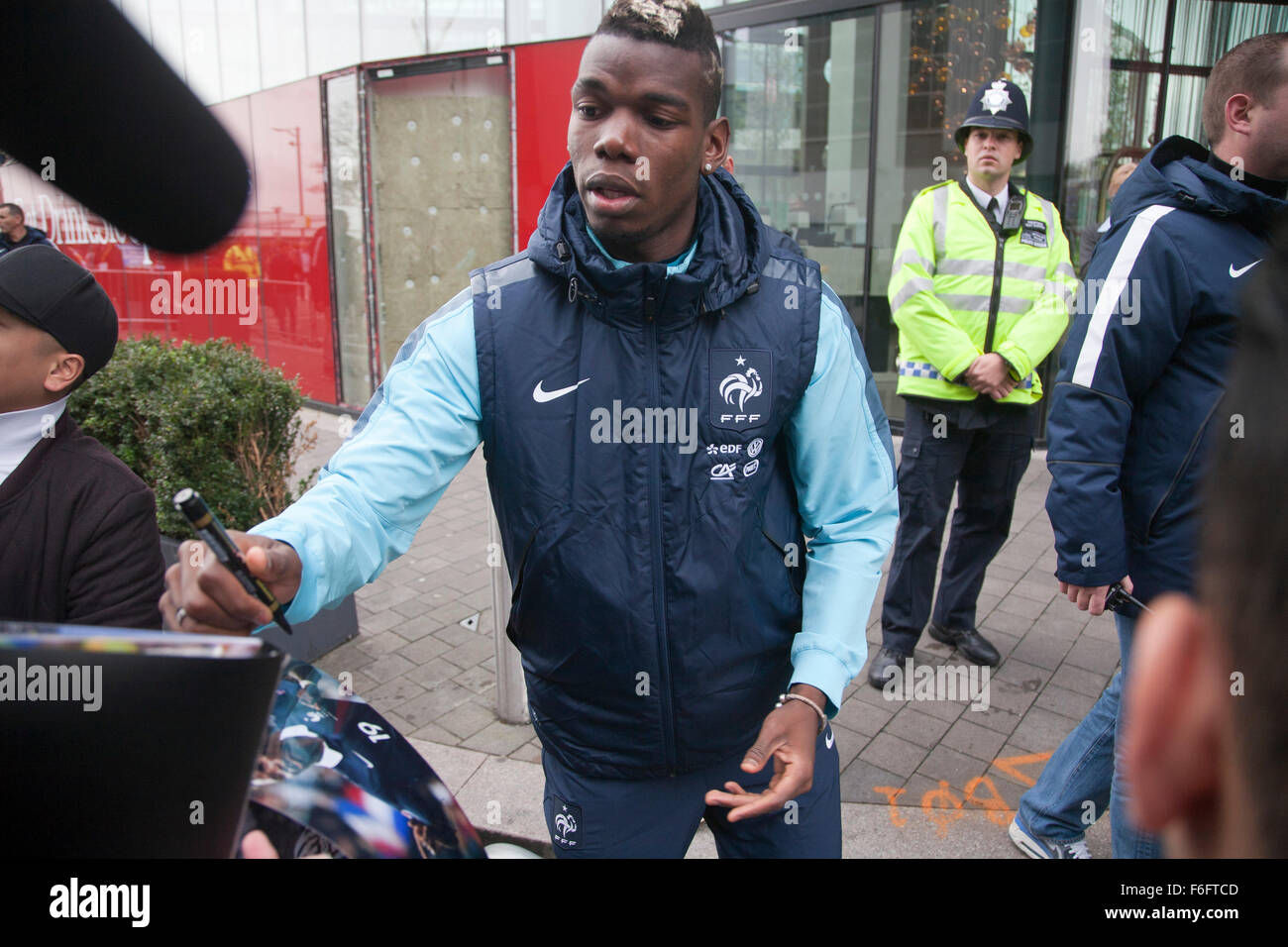 Paul pogba manchester united 2015 hi-res stock photography and images ...