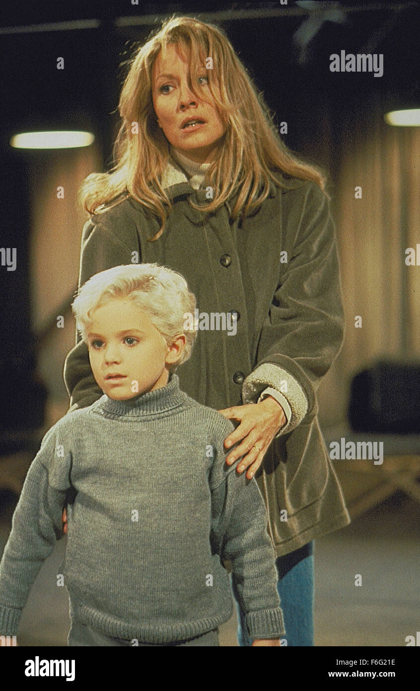 Village of the damned 1995 hi-res stock photography and images - Alamy