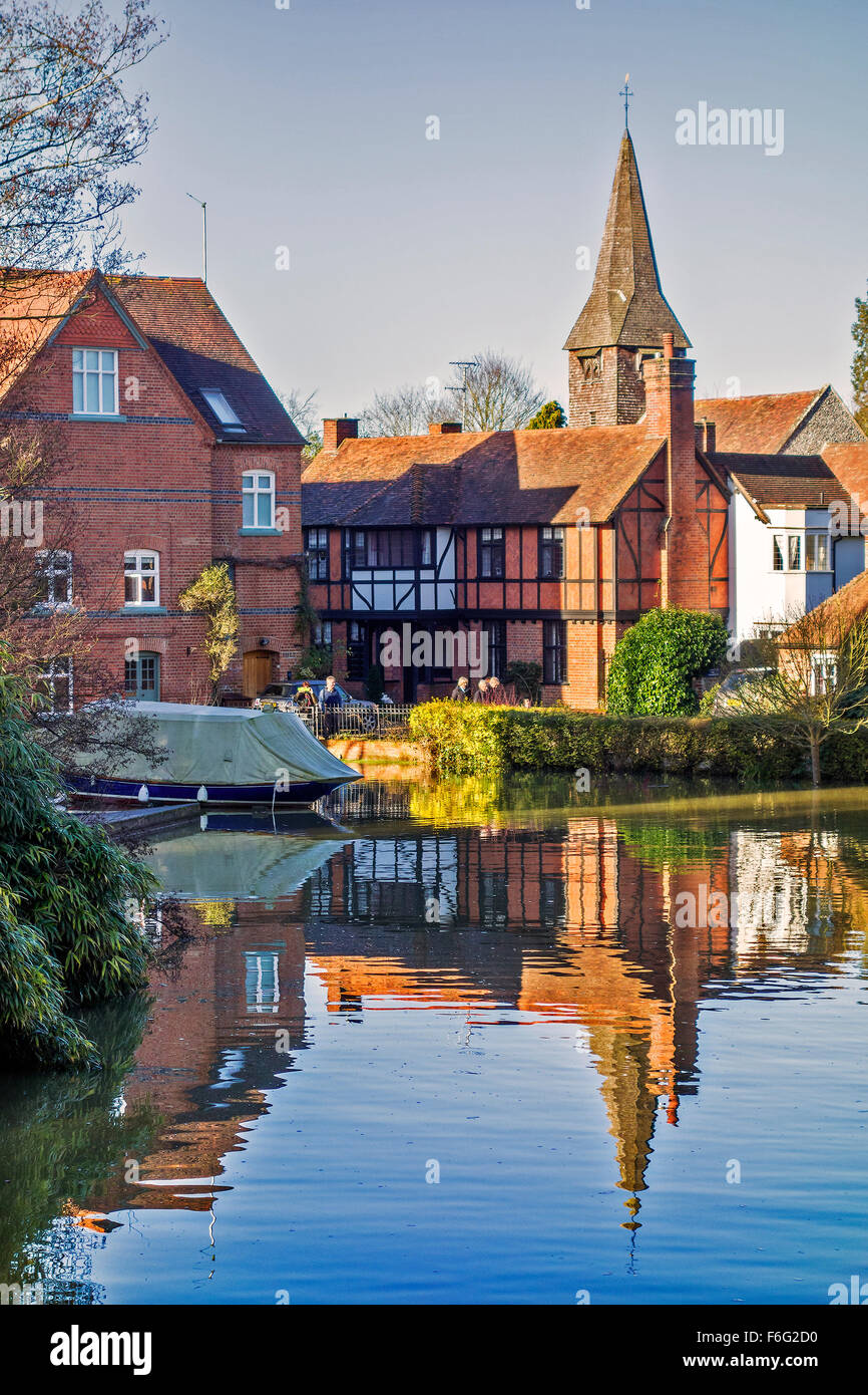 The Mill Pool Whitchurch Berkshire UK Stock Photo - Alamy
