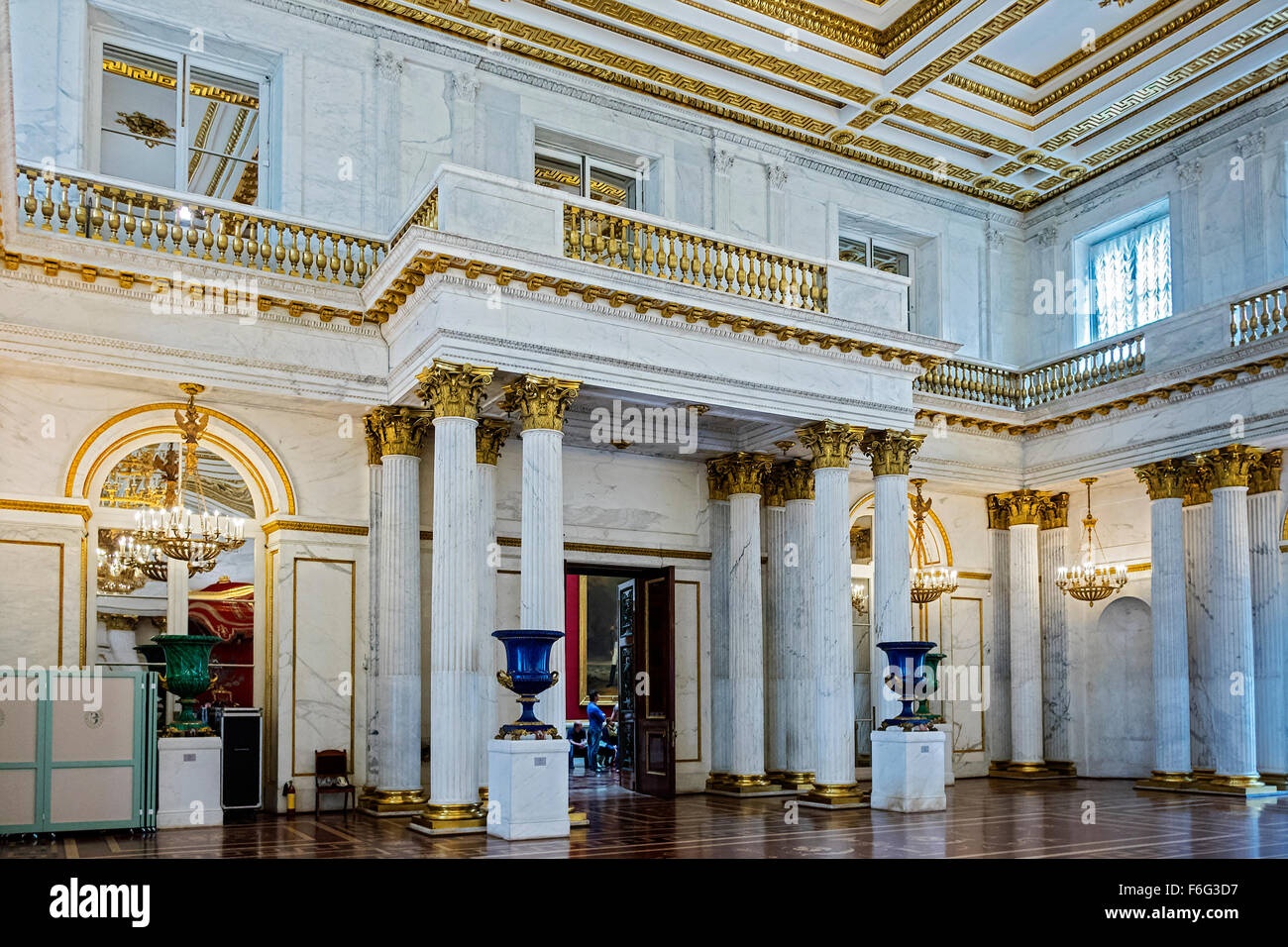 Columns with urns hi-res stock photography and images - Alamy