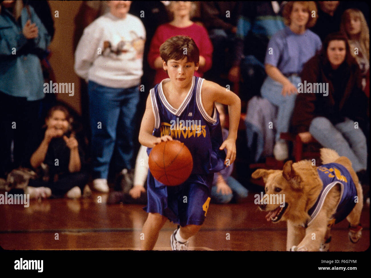 Air bud 1997 kevin zegers hi-res stock photography and images - Alamy