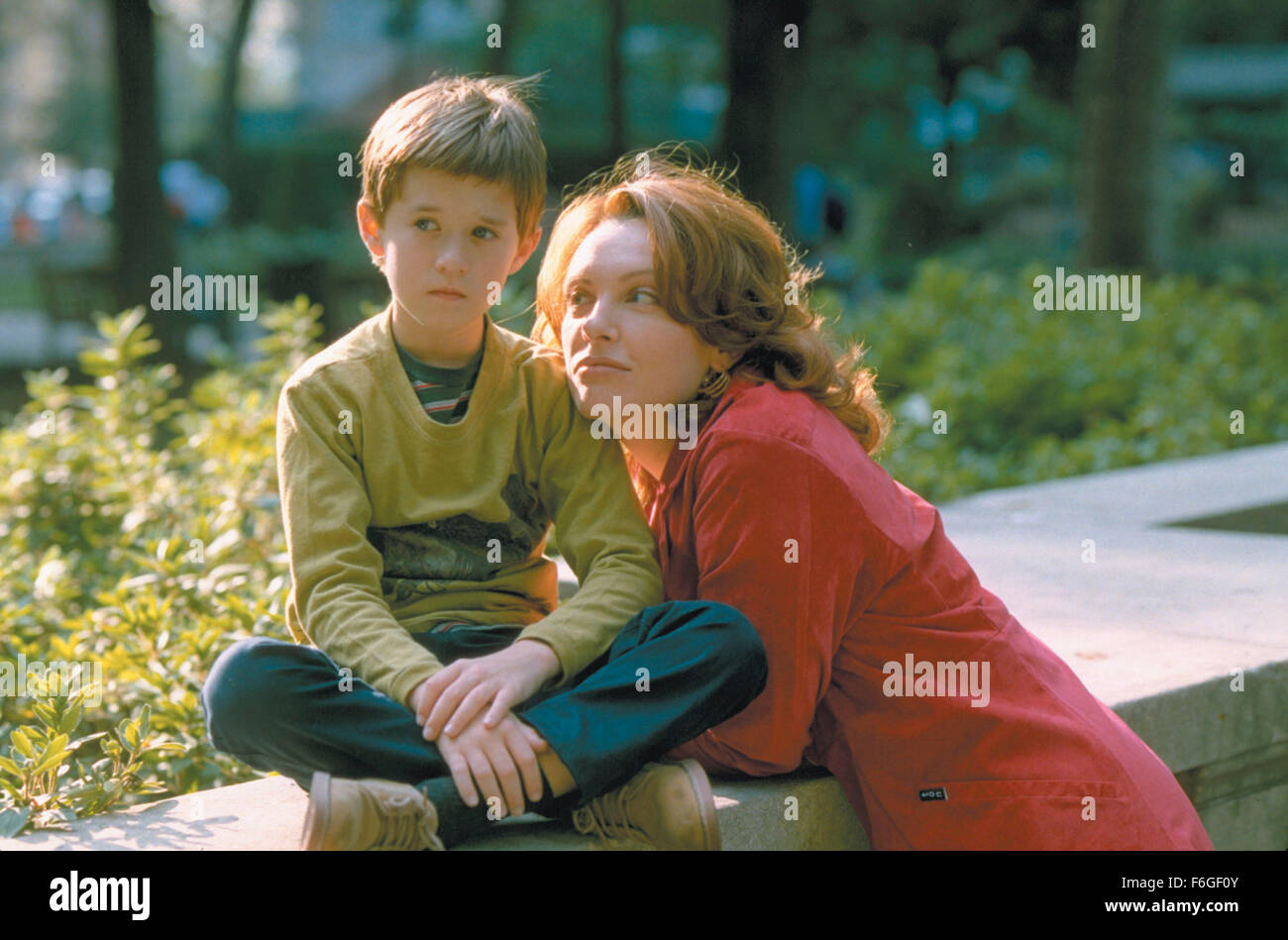 Toni collette sixth sense 1999 hi-res stock photography and images - Alamy