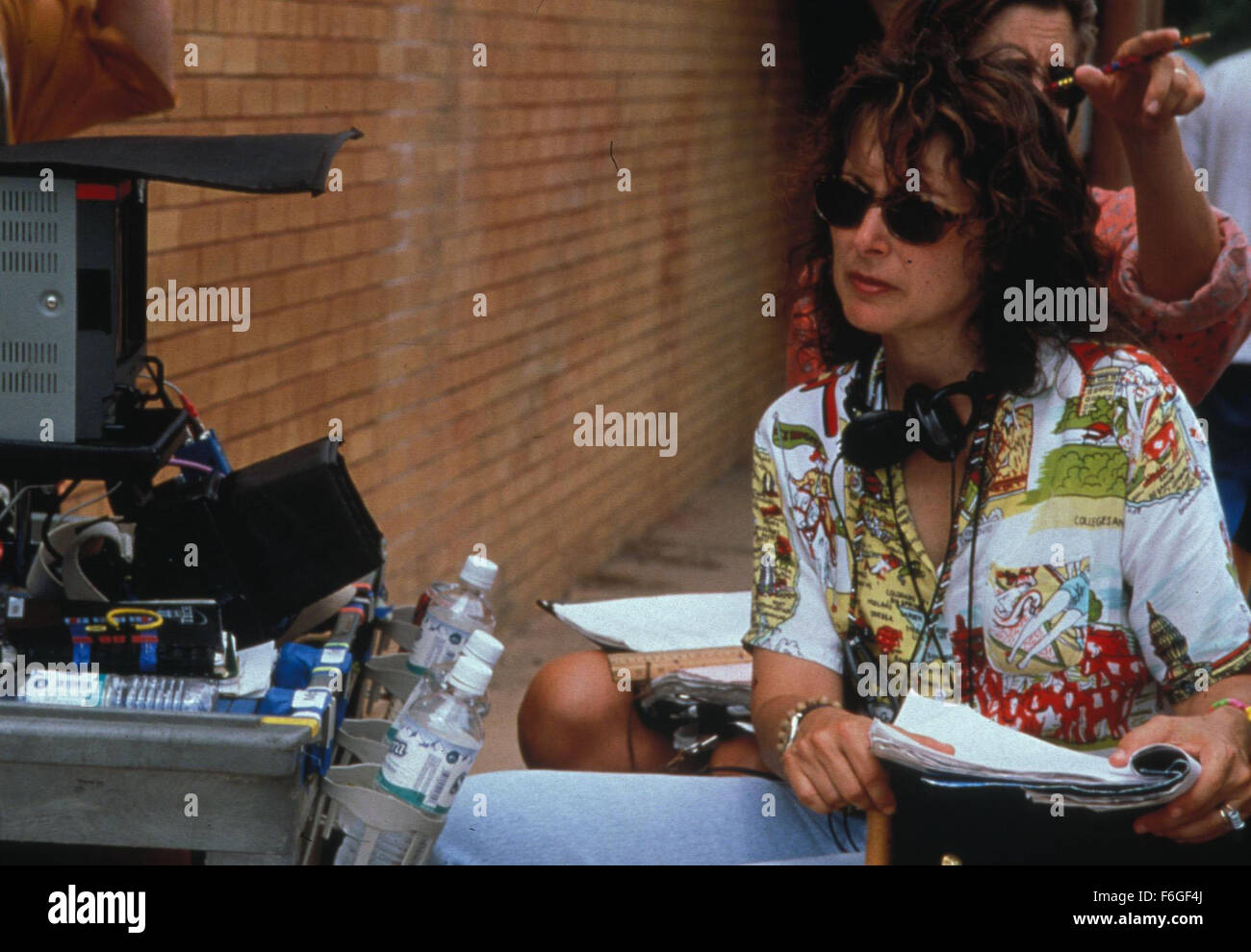Jan 22, 1999;AUSTIN, TX, USA;Cast member on the set of 'A Slipping Down ...