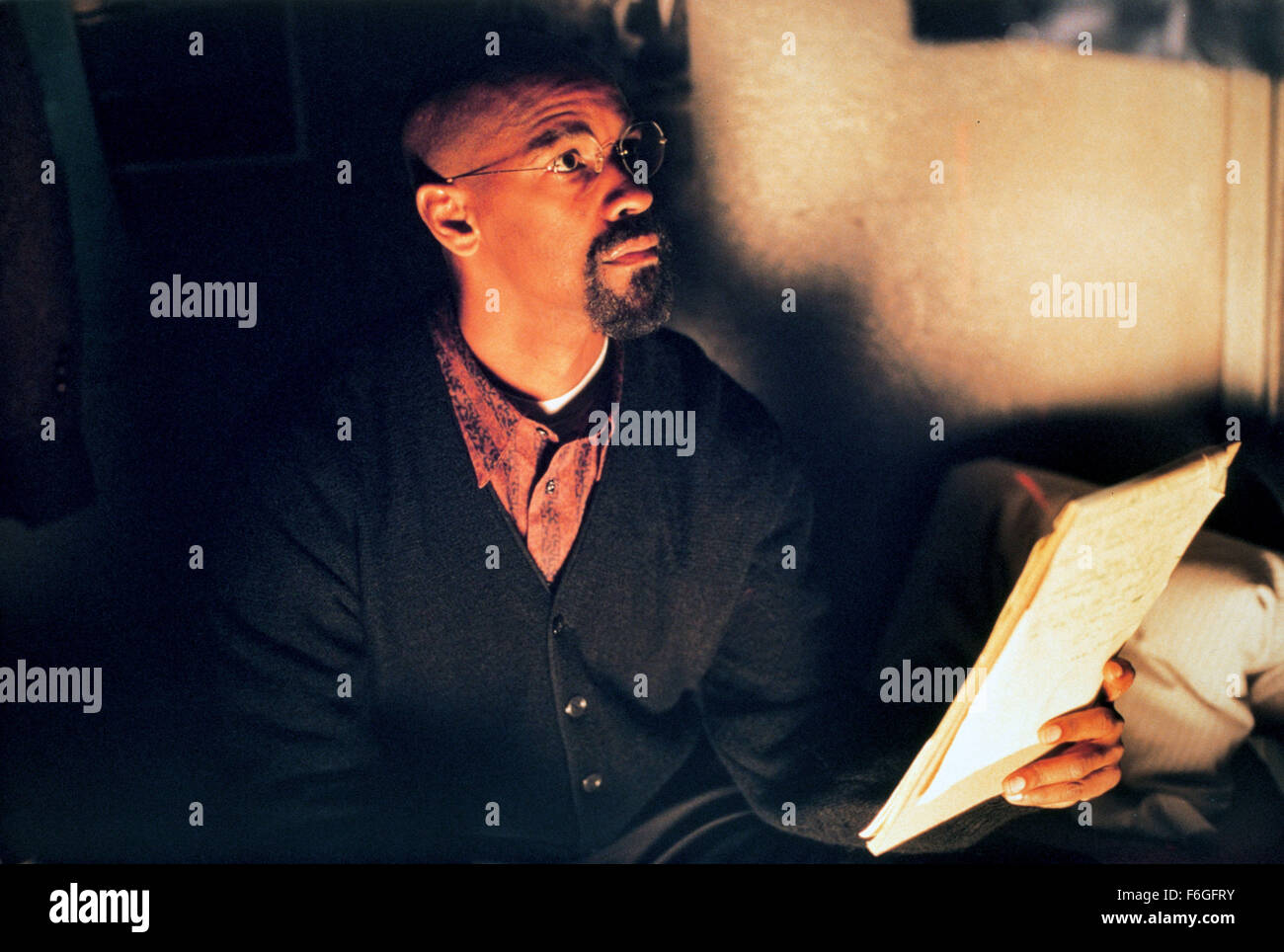 Dec 14, 1999; Toronto, ON, CANADA; Actor DENZEL WASHINGTON stars as ...