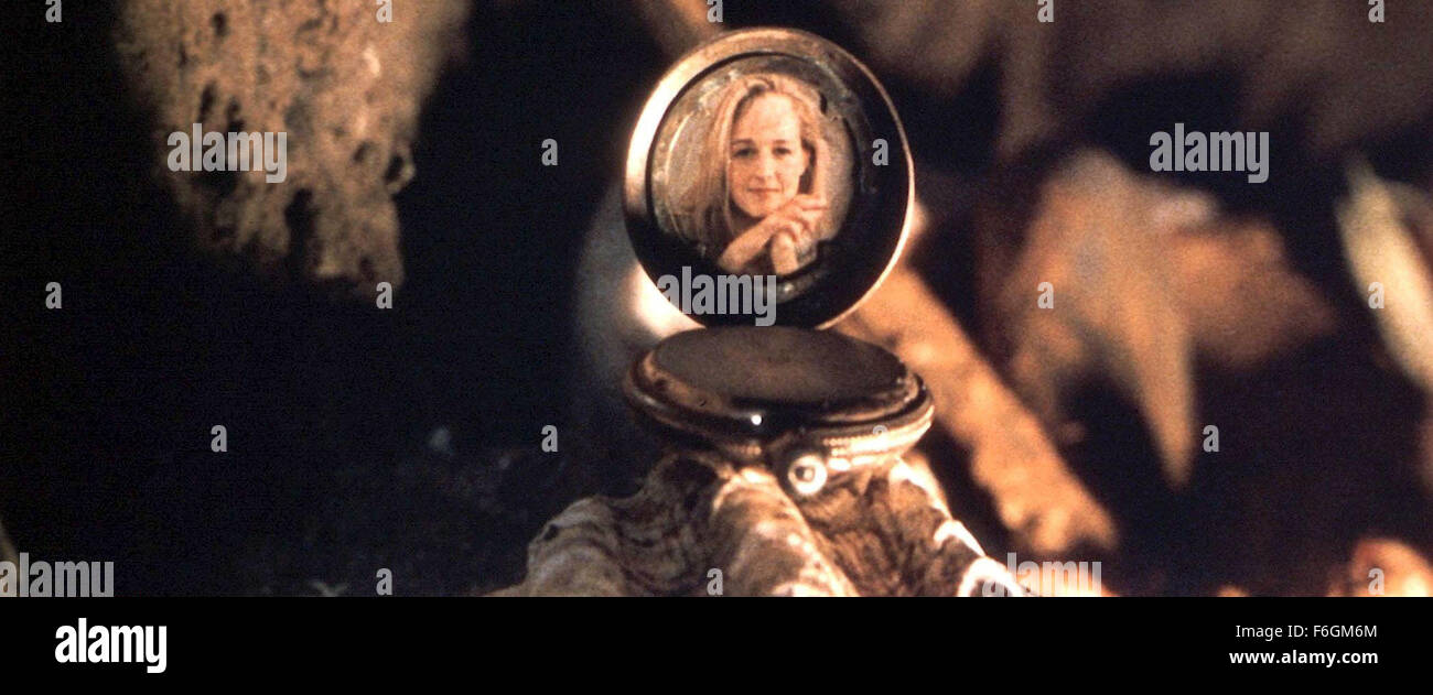 Cast away 2000 helen hunt hi-res stock photography and images - Alamy