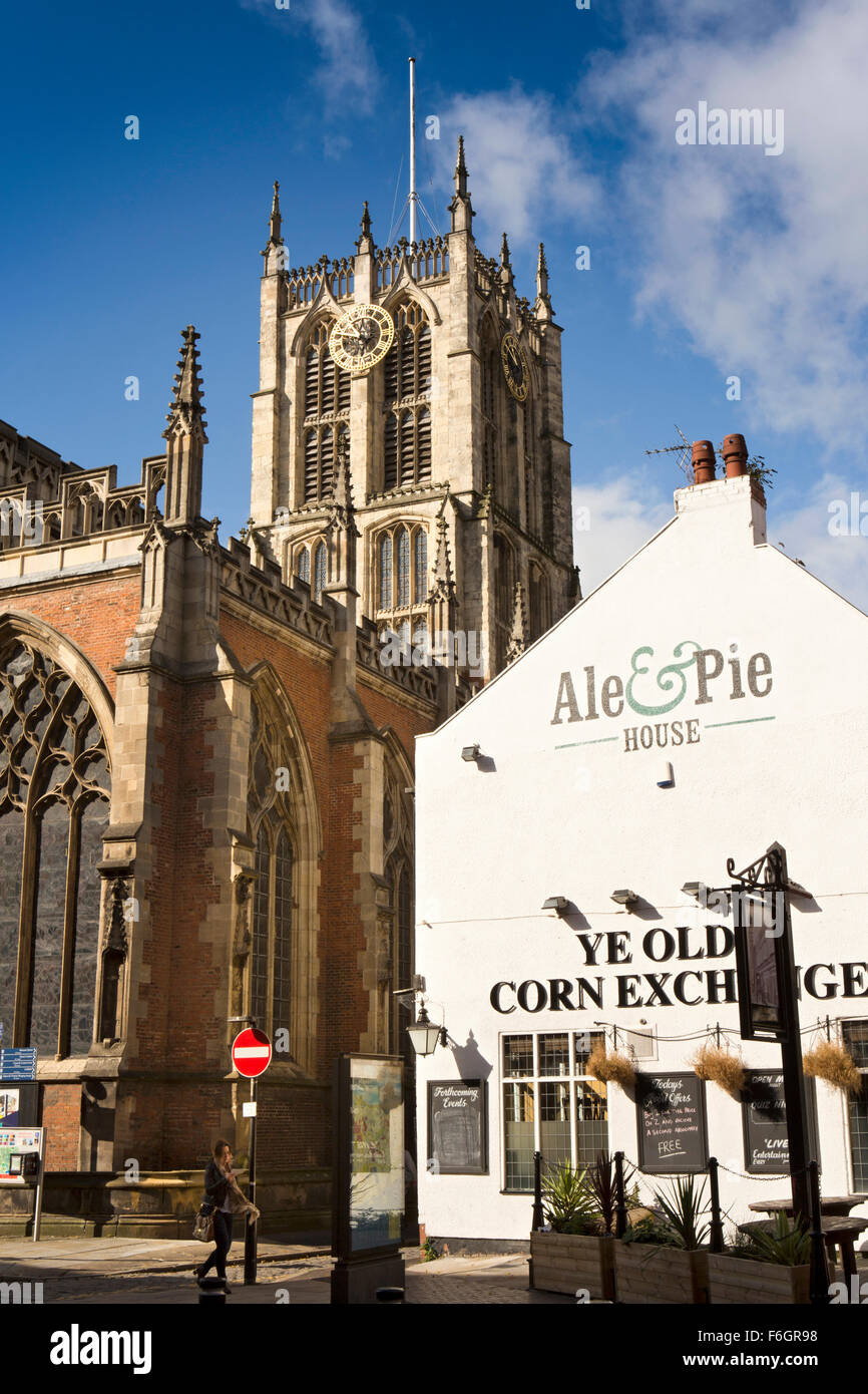 UK, England, Yorkshire, Hull, Market Place, Holy Trinity Church and Ye ...