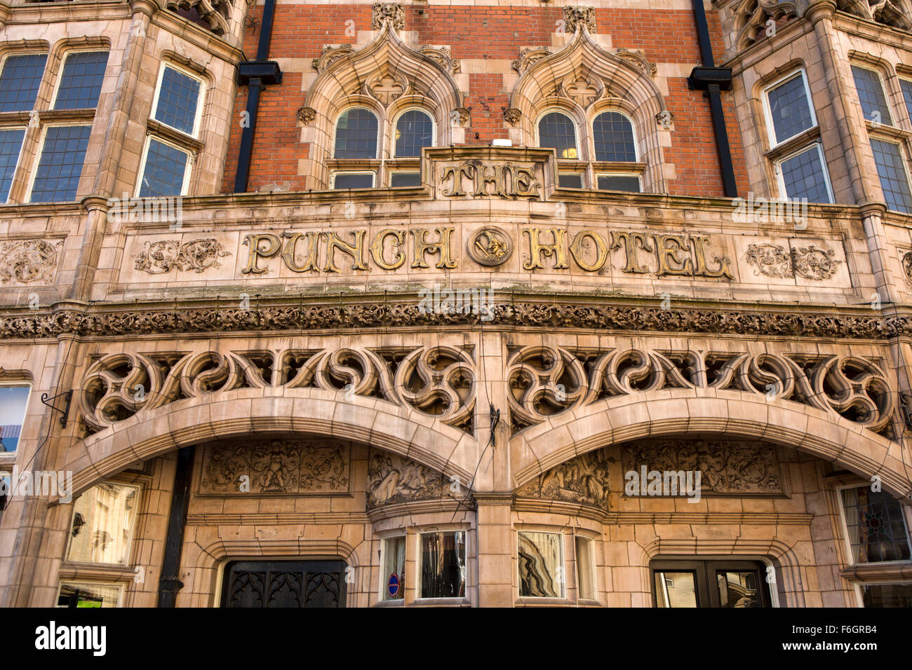 UK, England, Yorkshire, Hull, Carr Lane, Punch Hotel, Edwardian pub ...