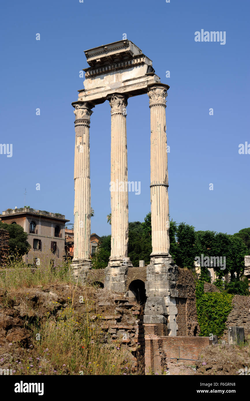 Tempio dei castori rome hi-res stock photography and images - Alamy