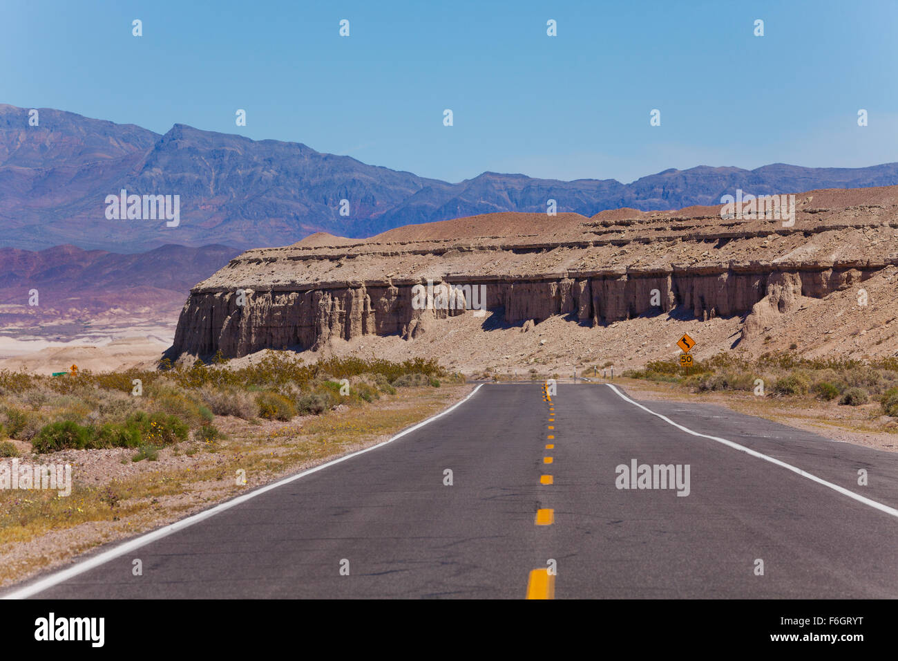 Road view with mountain in desert, California Stock Photo - Alamy
