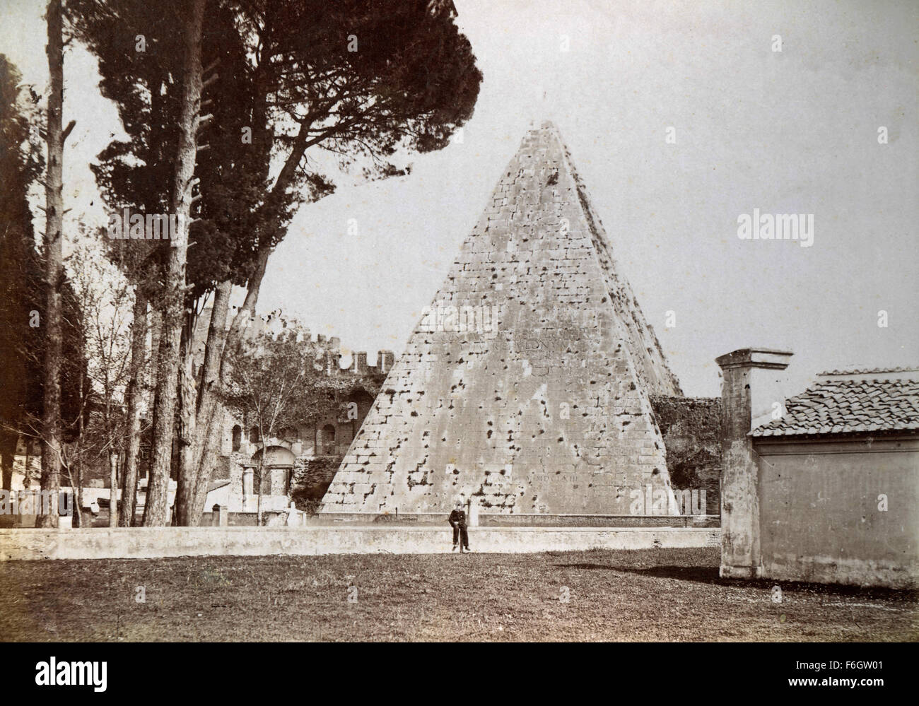 Pyramid of Caius Cestius, Rome, Italy Stock Photo - Alamy