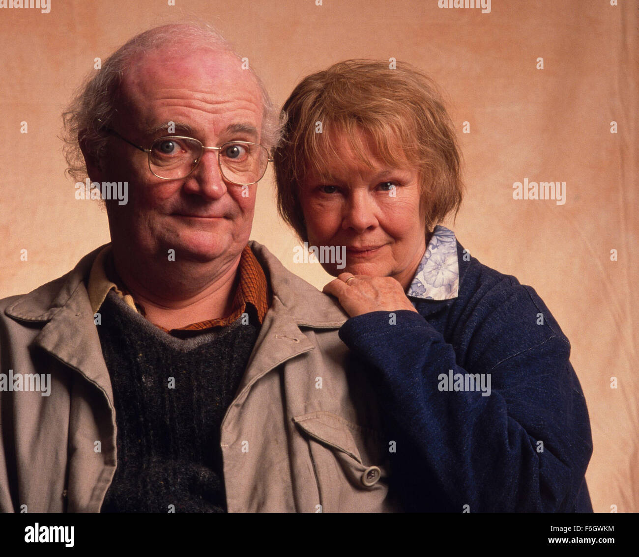 Judi dench jim broadbent iris hi-res stock photography and images - Alamy