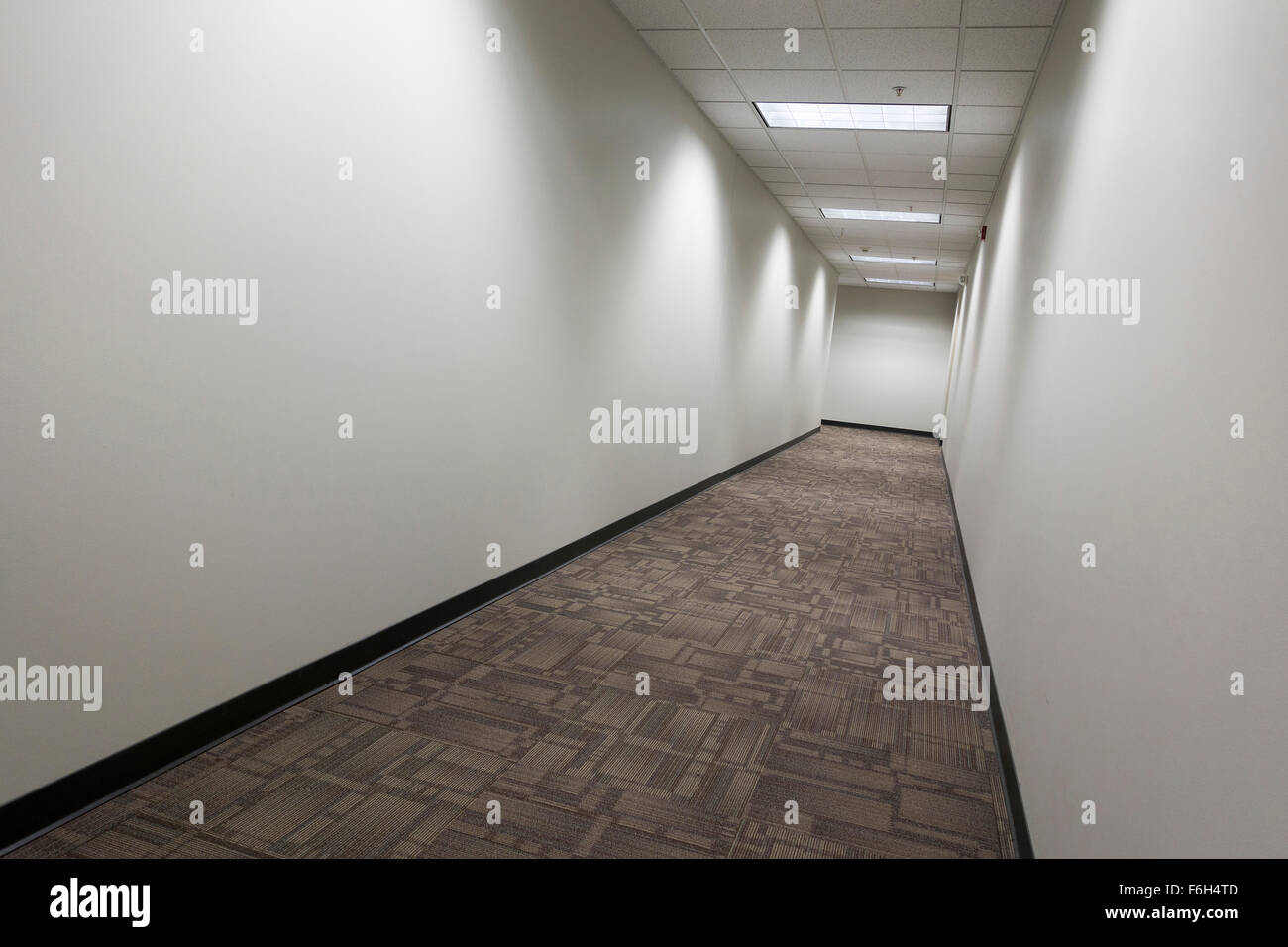 Empty hallway hall hi-res stock photography and images - Alamy