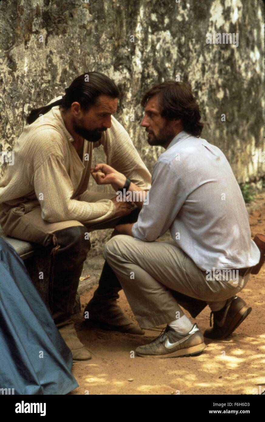 The mission jeremy irons hi-res stock photography and images - Alamy