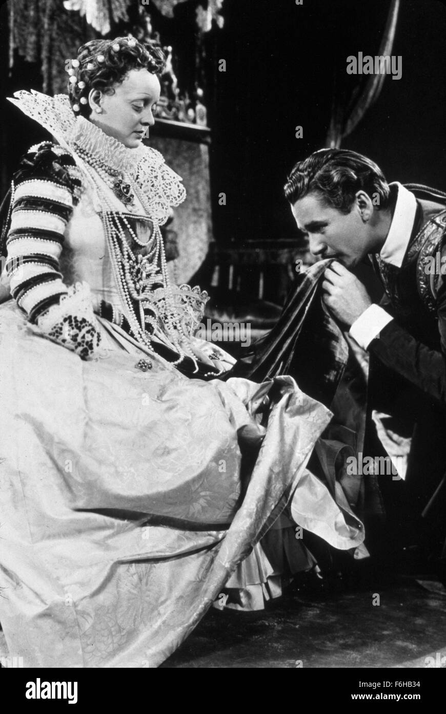 Elizabeth essex bette davis errol hi-res stock photography and images ...