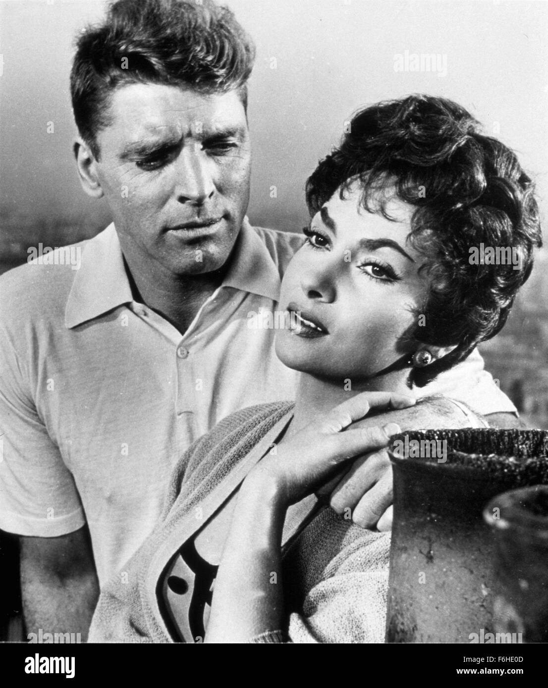 Burt lancaster gina lollobrigida trapeze Black and White Stock Photos & Images - Alamy