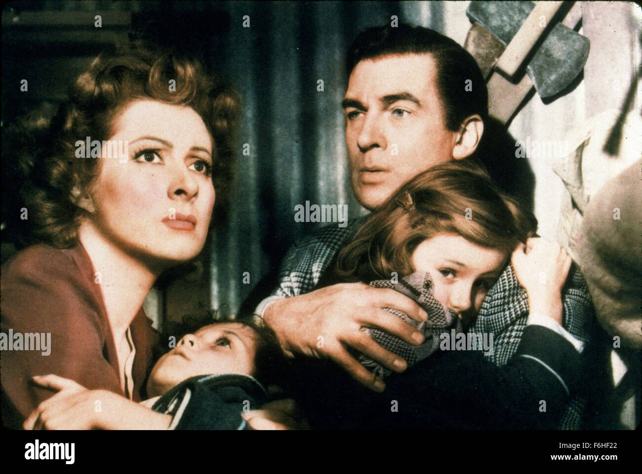 1942, Film Title: MRS. MINIVER, Director: WILLIAM WYLER, Studio: MGM ...