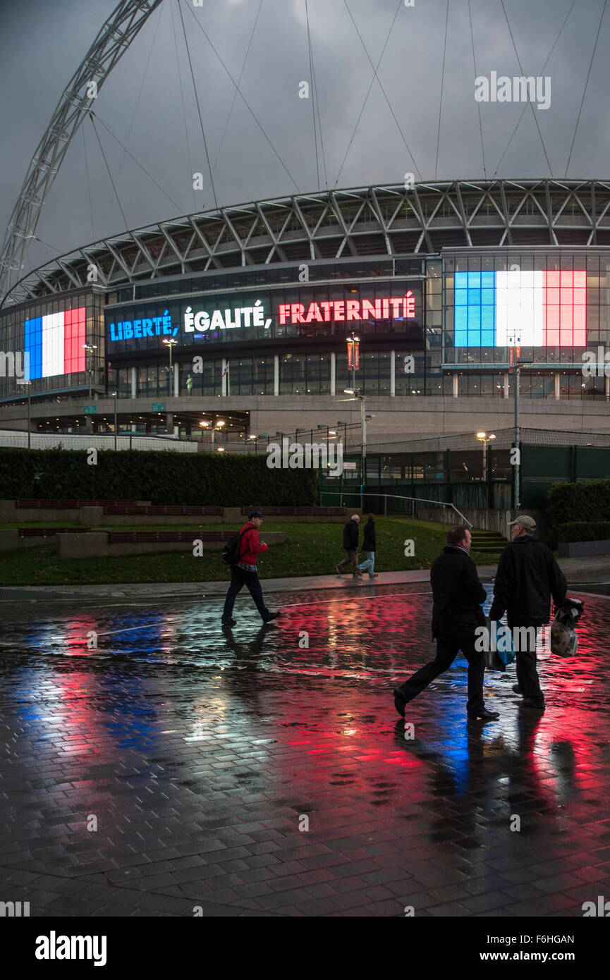 Football stadium night england hi-res stock photography and images - Alamy