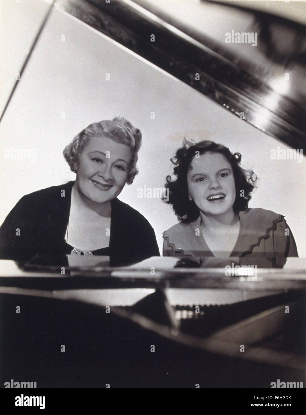 Judy garland sophie hi-res stock photography and images - Alamy