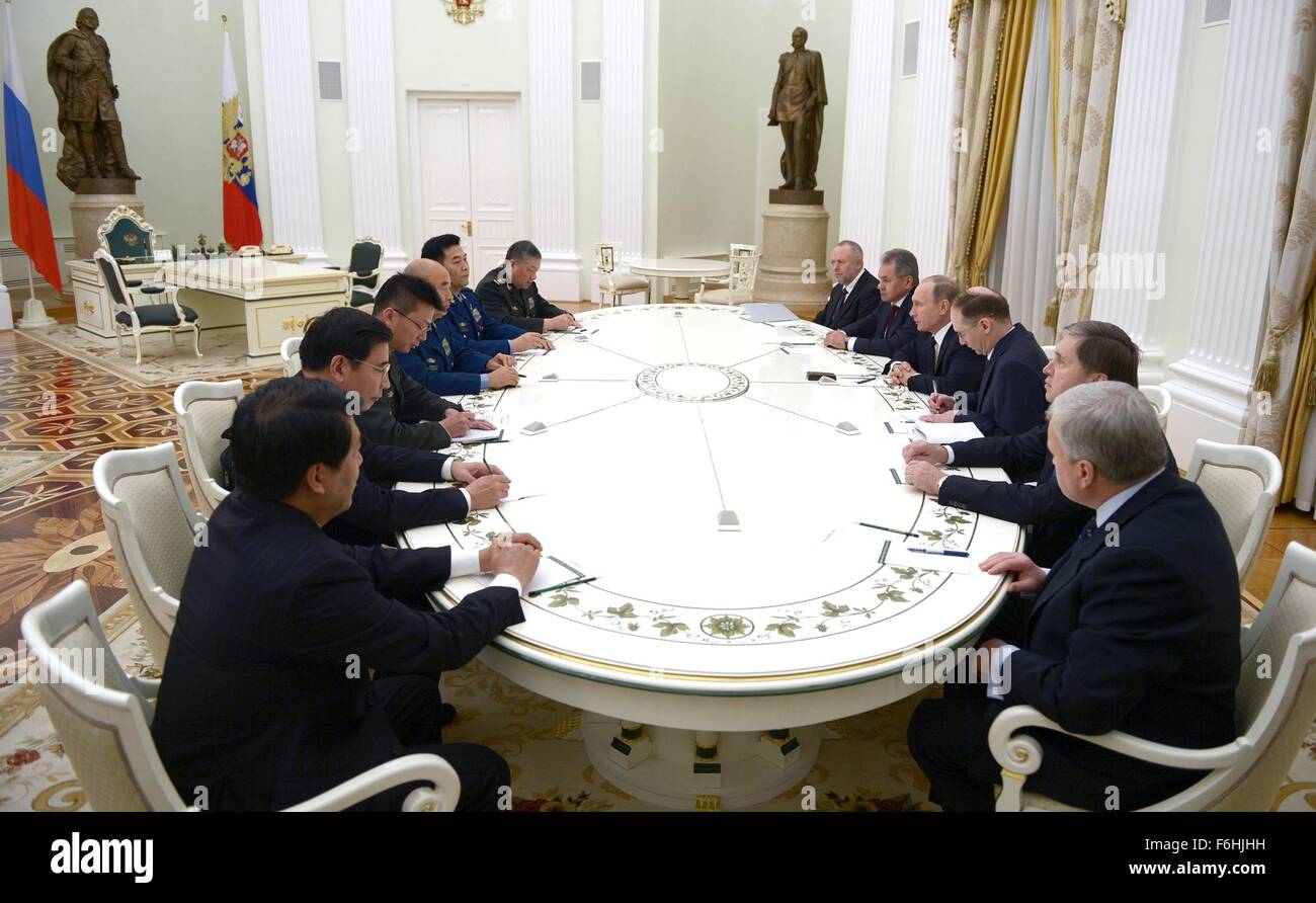 Seated table hi-res stock photography and images - Alamy