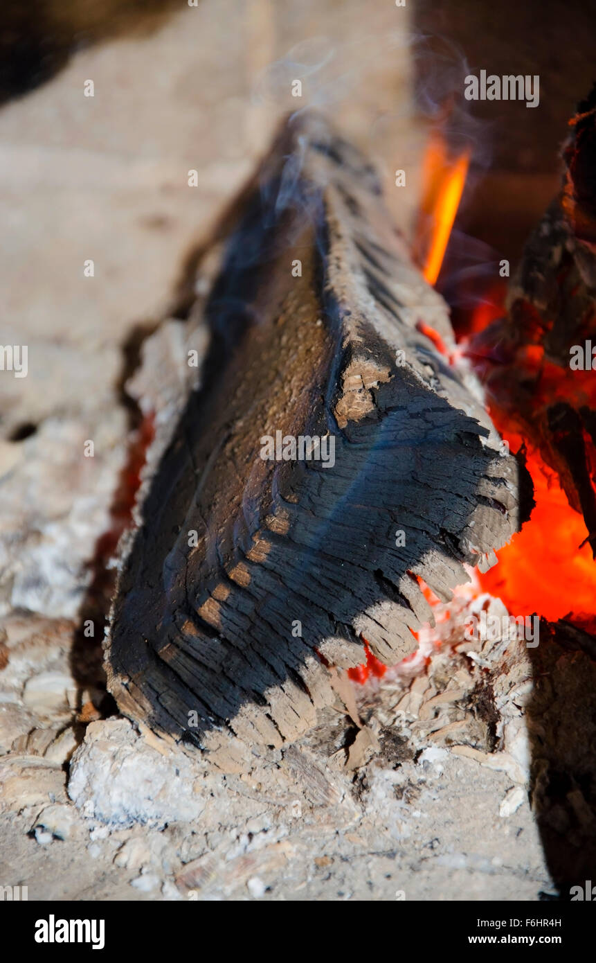 Christmas Eve log burning in a fireplace Stock Photo - Alamy