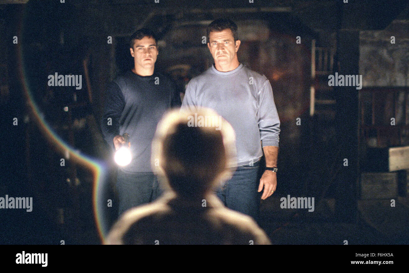 Mel gibson signs 2002 hi-res stock photography and images - Alamy
