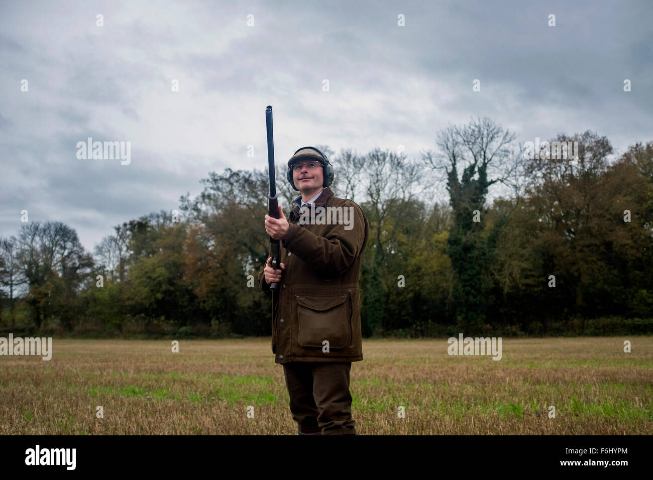 Game bird gun hi-res stock photography and images - Alamy