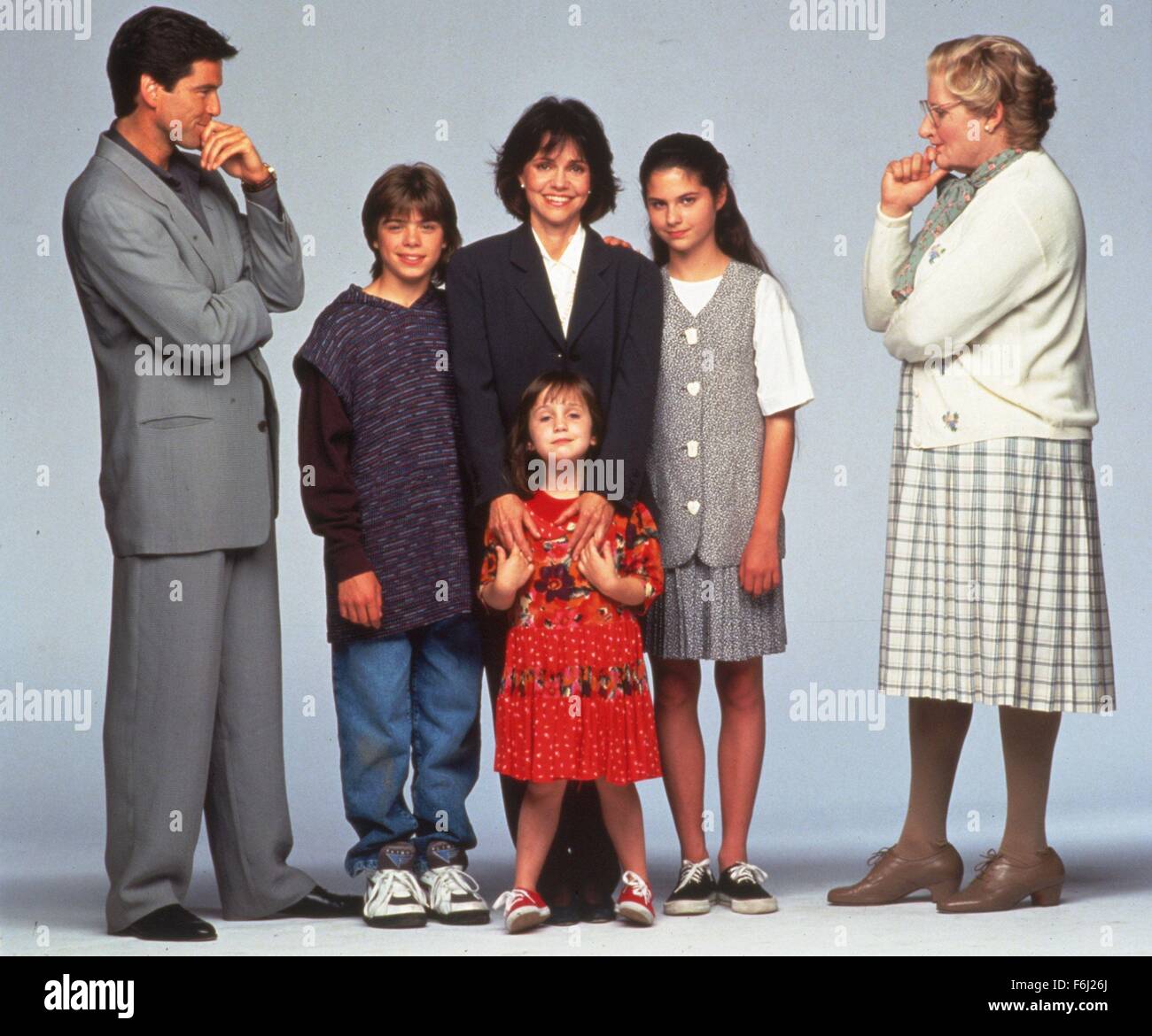 Sally field mrs. doubtfire 1993 hi-res stock photography and images - Alamy