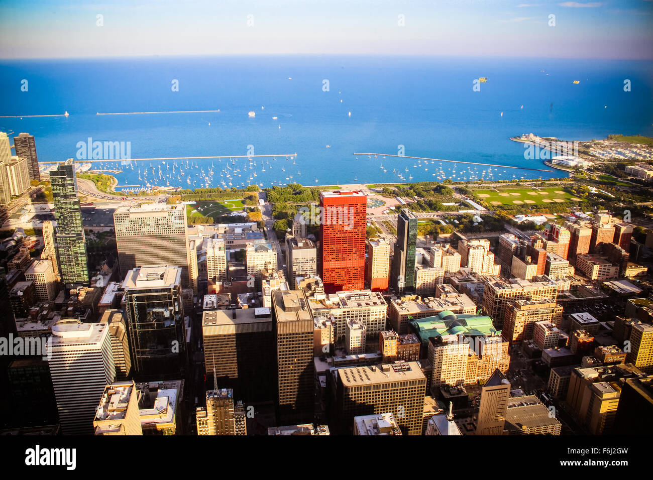 CNA Center, red building pops out on Chicago's city skyline Stock Photo ...