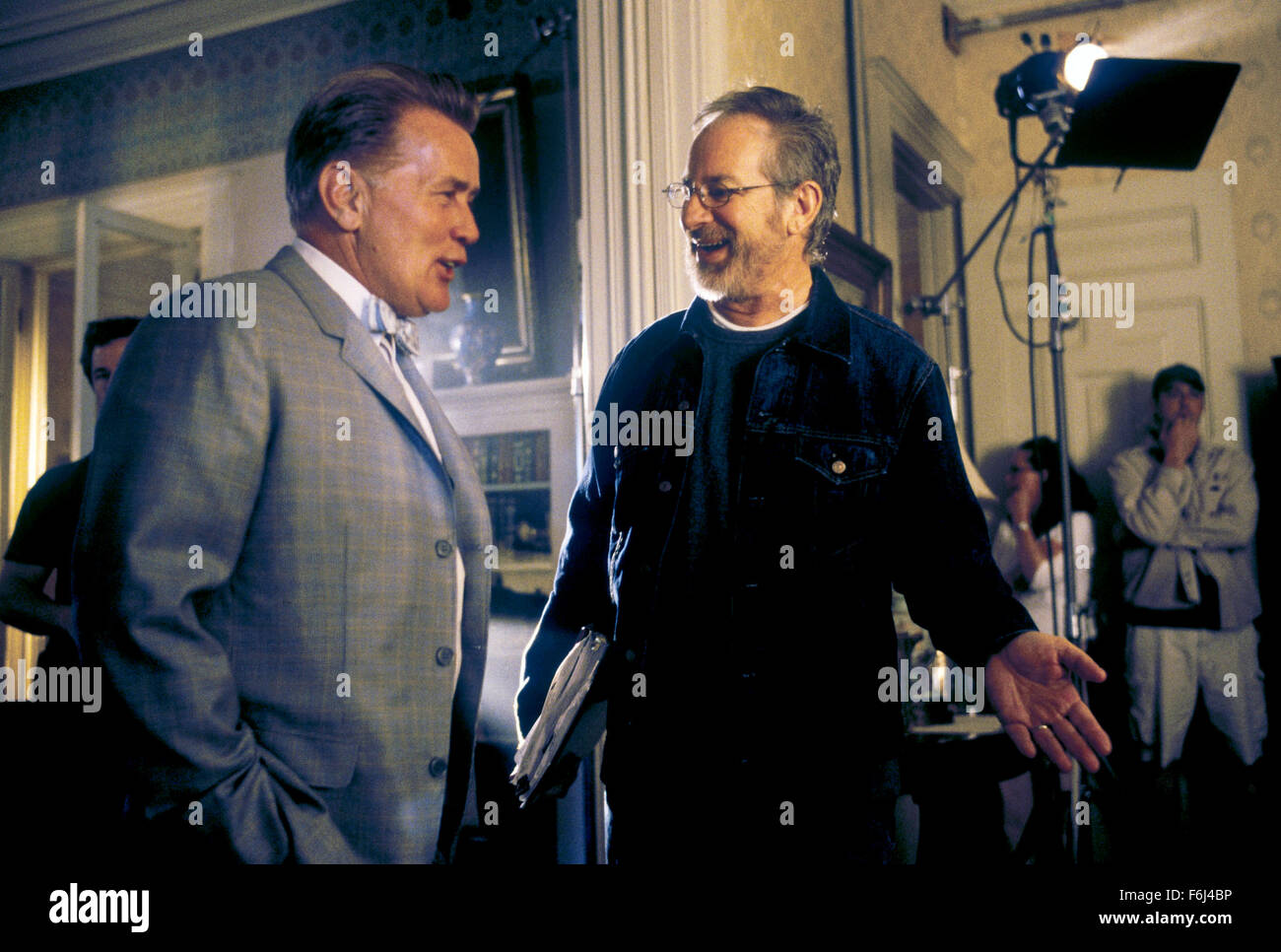Steven spielberg martin sheen hi-res stock photography and images - Alamy