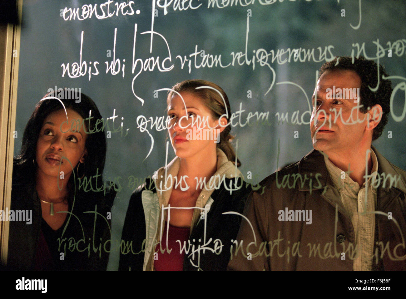 Thirteen ghosts shannon elizabeth hi-res stock photography and images ...