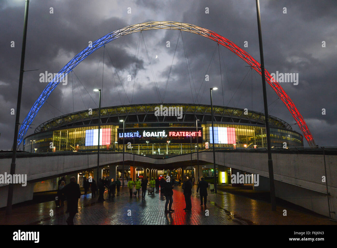 Wembley Stadium, London, UK. 17th November 2015. Fans arrive at Wembley ...