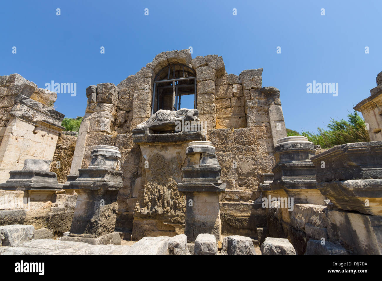 Ancient ruins of Perge. The Nymphaeum. Turkey Stock Photo - Alamy
