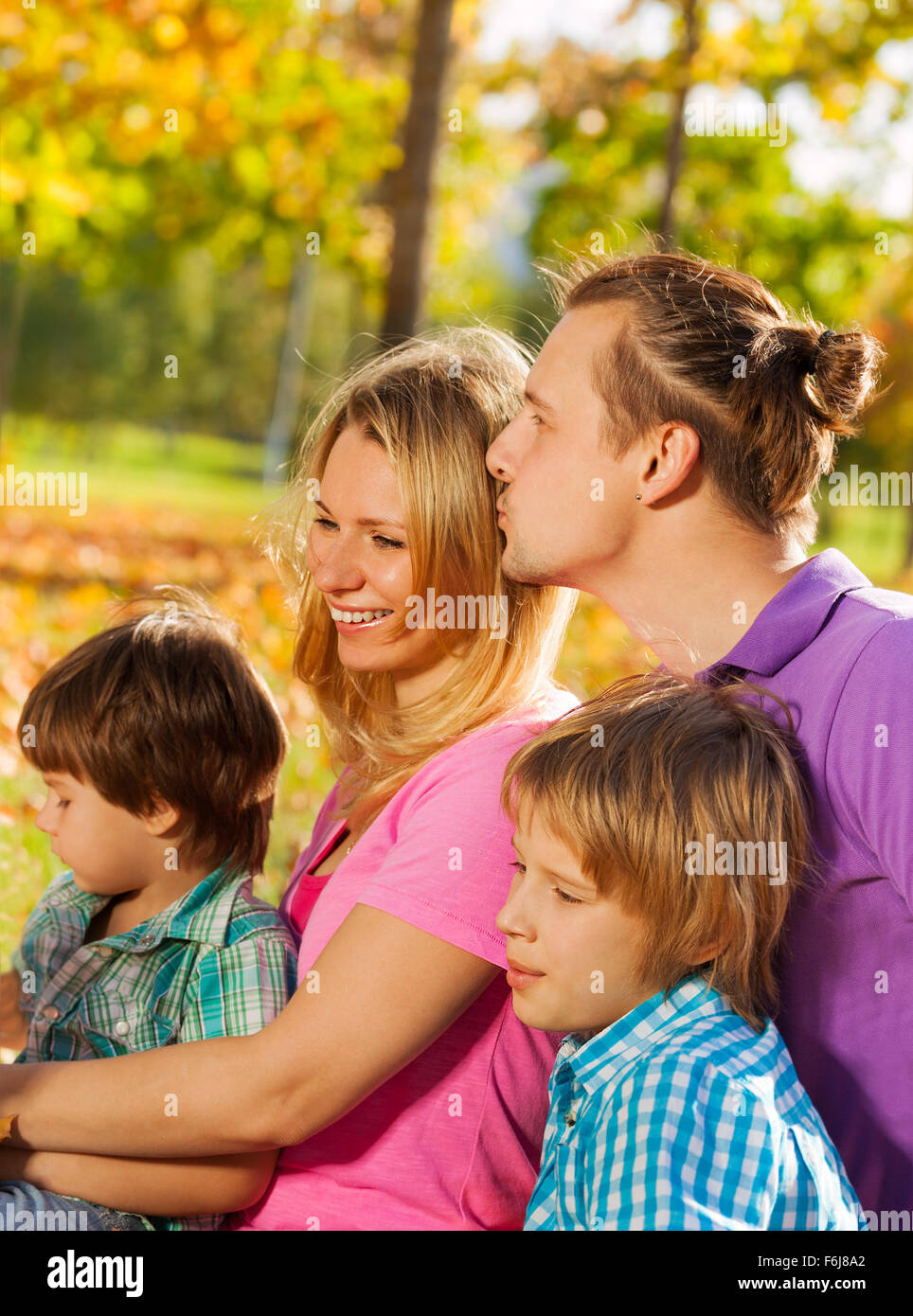 Group hug family hi-res stock photography and images - Alamy